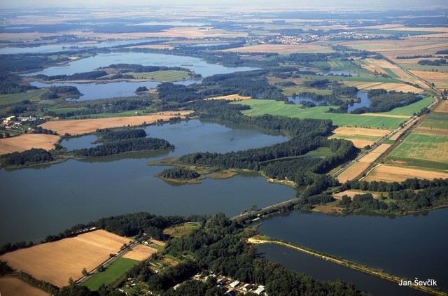 Třeboňsko: letecké fotografie z Třeboňska,záběry Třeboně a rybničních ...